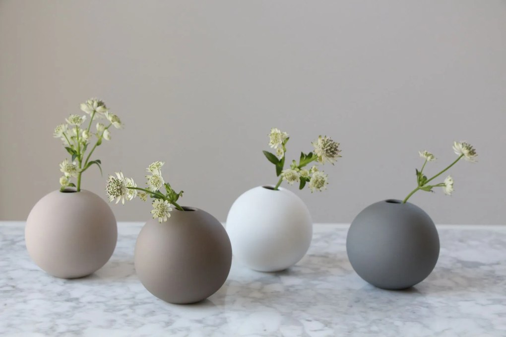 COOEE Design Kulatá váza Ball Shell 8 cm, bílá barva, krémová barva, keramika