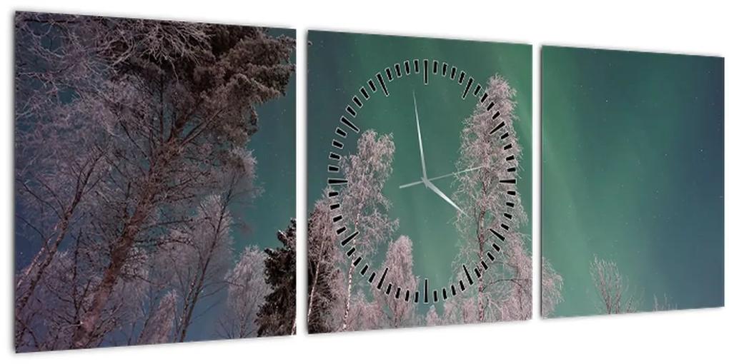 Obraz polární záře nad zmrzlými stromy (s hodinami) (90x30 cm)
