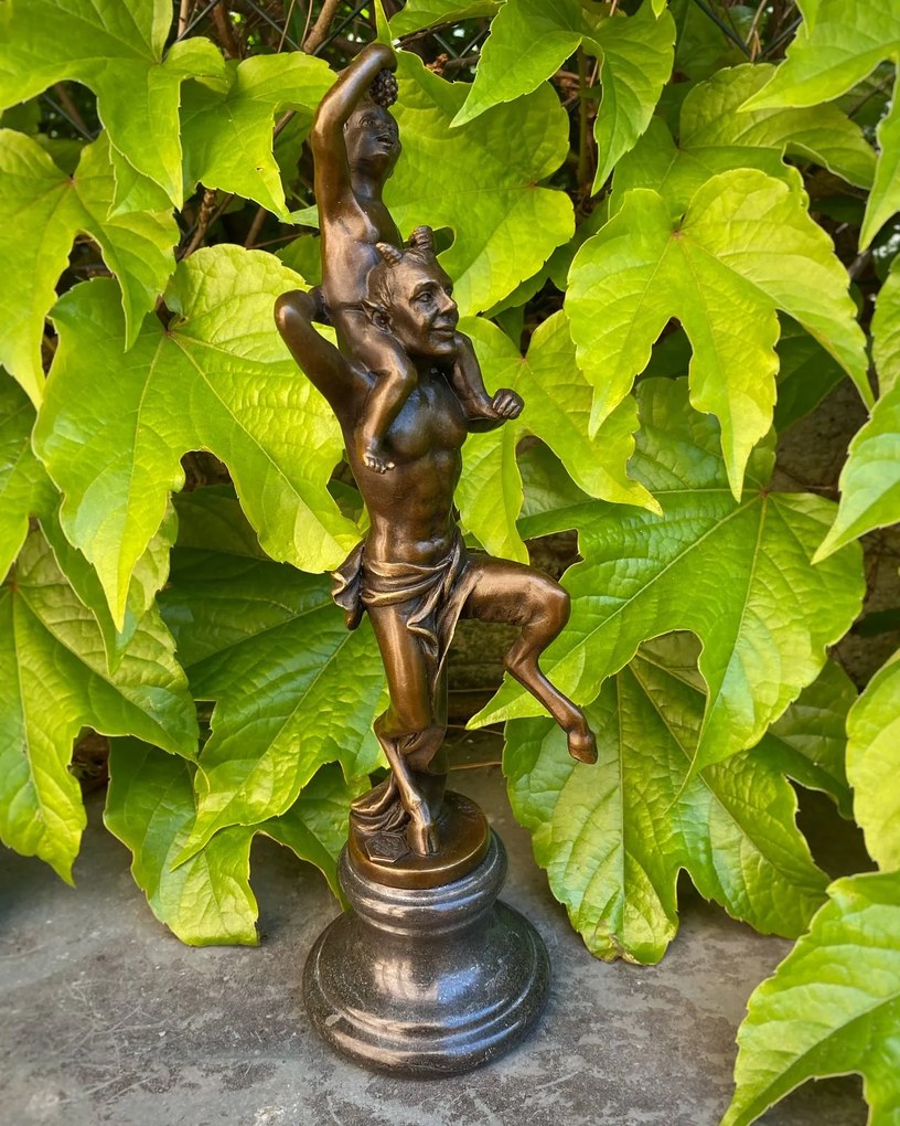 Bronzová soška Ďábel a Bacchus