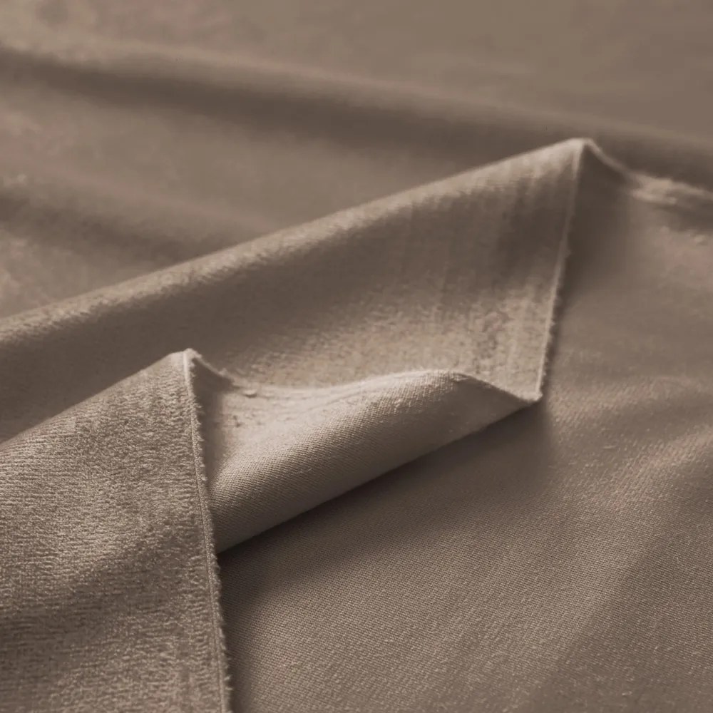 Biante Sametový závěs Velvet Premium SVP-005 Světle hnědý - šířka 135 cm 135x180 cm