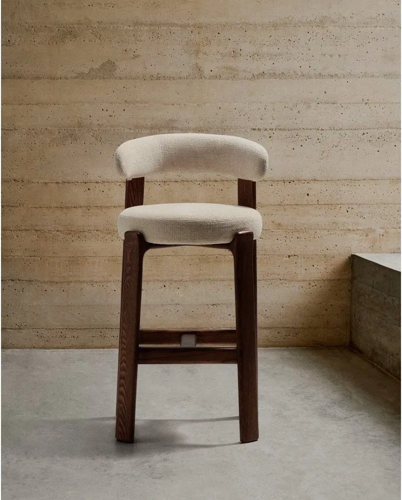 Béžová/v tmavě přírodní barvě barová židle z jasanového dřeva (výška sedáku 75 cm) Granite – Kave Home