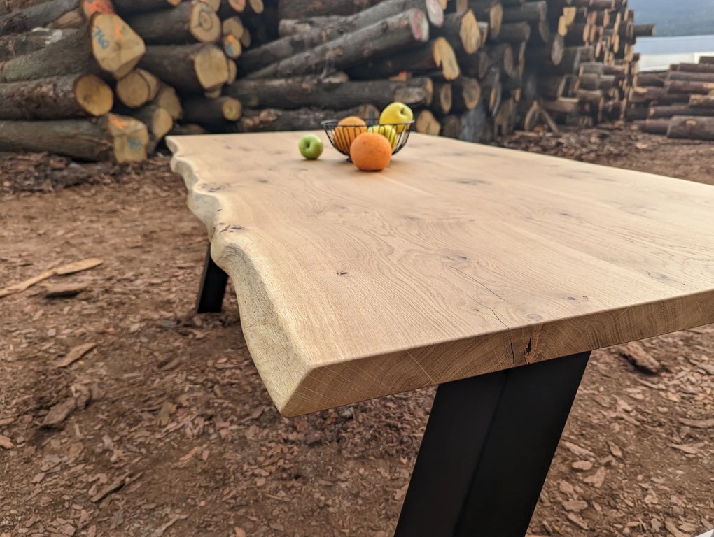Jídelní stůl z dubového masivu Prag v industriálním designu Velikost Desky: 2000x1000 (mm)