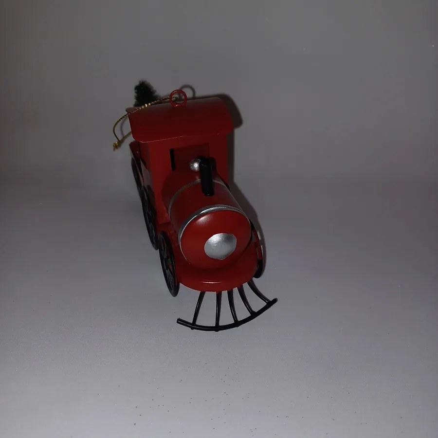 Vánoční ozdoba kovová lokomotiva, 15,2 × 4,5 × 8,2 cm, závěsná, červená