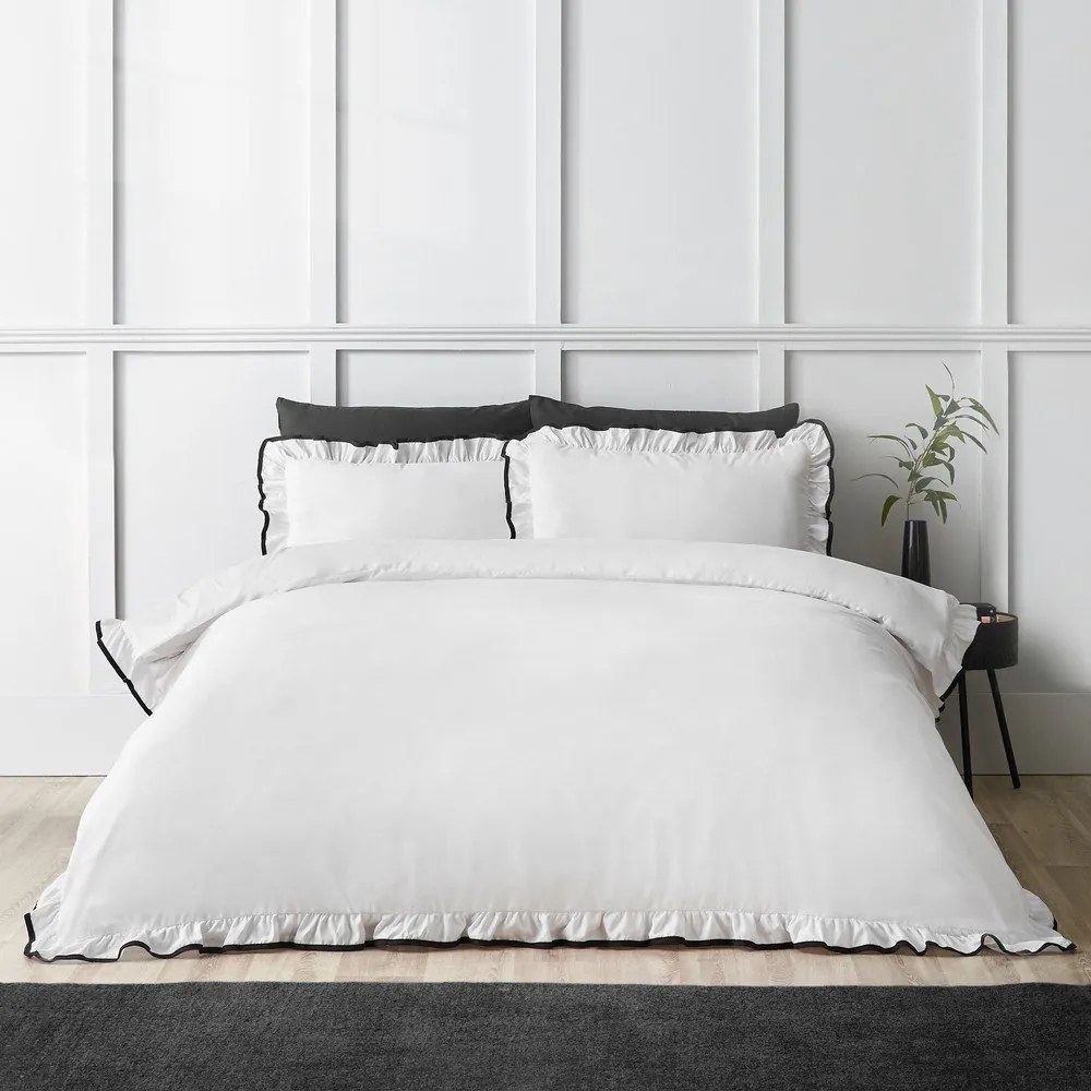 Bílé povlečení na jednolůžko 135x200 cm So Soft Mono Frill – Catherine Lansfield