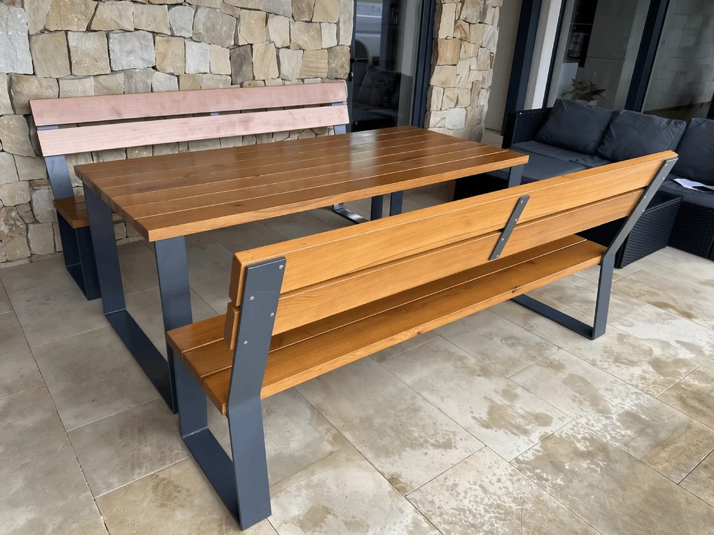 KULHÁNEK Zahradní sestava s nohami z ploché oceli - stůl, 2x lavice s opěradlem Délka: 190 cm, Odstín nátěru: lazura - palisandr, Odstín podnože: černá s jemnou strukturou - JS RAL 9005