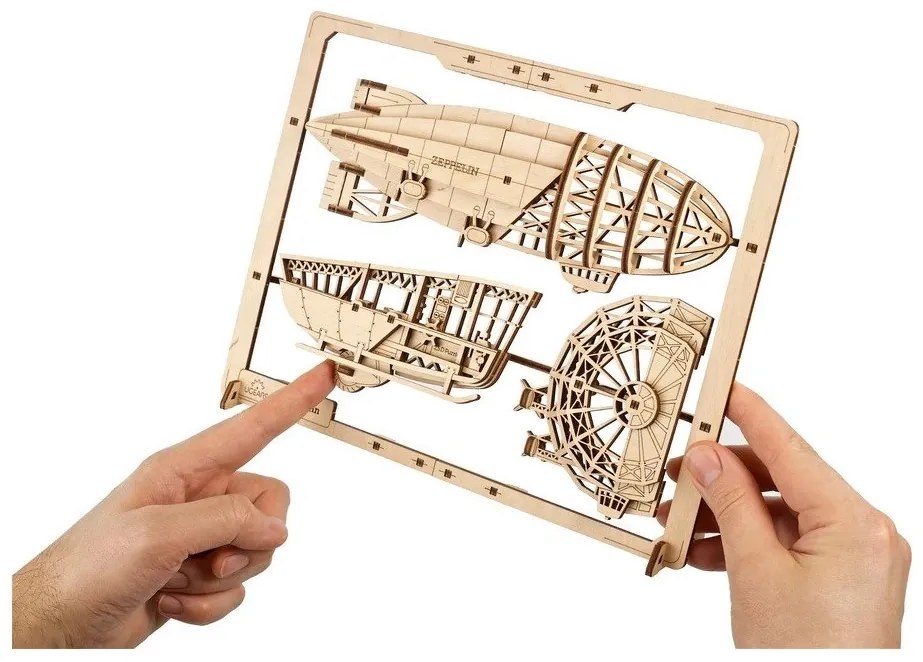 Ugears 2,5D dřevěné mechanické puzzle Vzducholoď Zeppelin