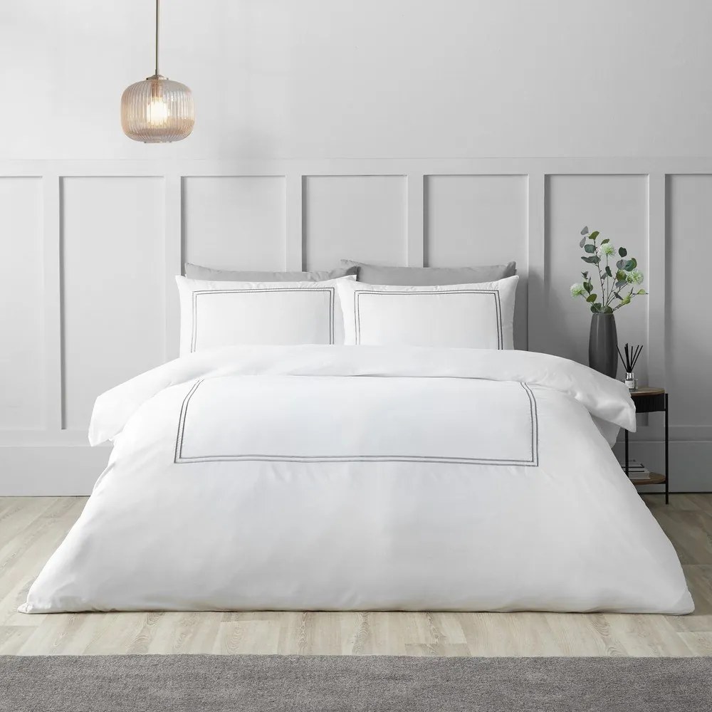 Bílé 3dílné saténové povlečení na dvoulůžko 200x200 cm So Soft Mono Satin Stitch – Catherine Lansfield