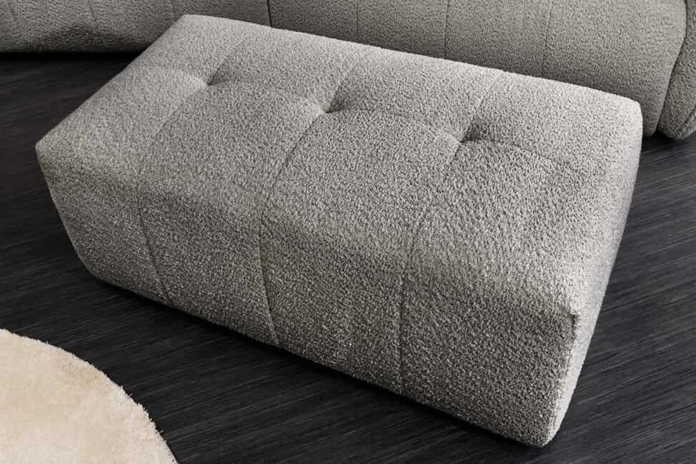 Elegantní taburet Madeline s buklé čalouněním v šedé 118cm