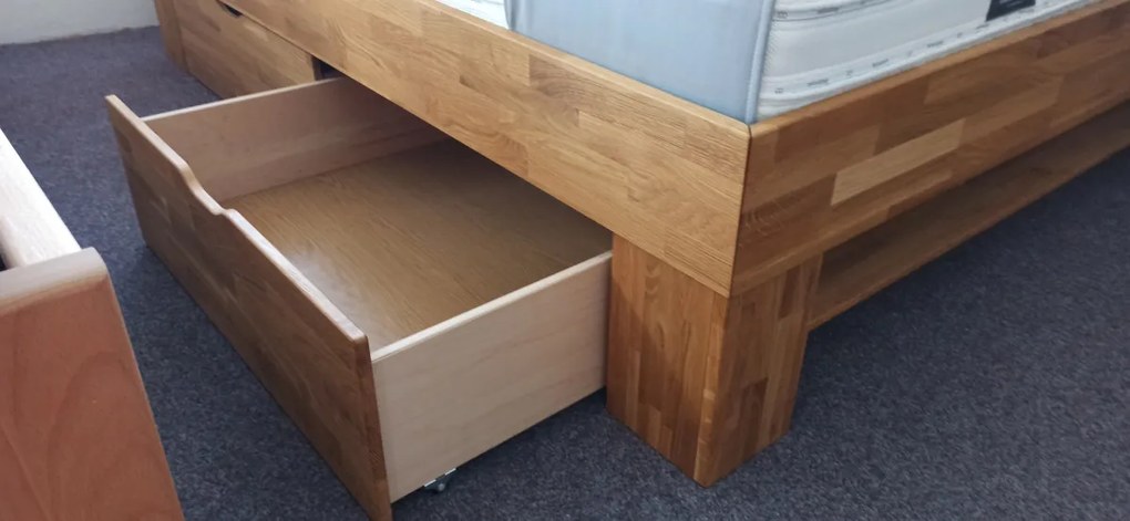 BRADOP Dubová manželská postel se zásuvkami Tina L602