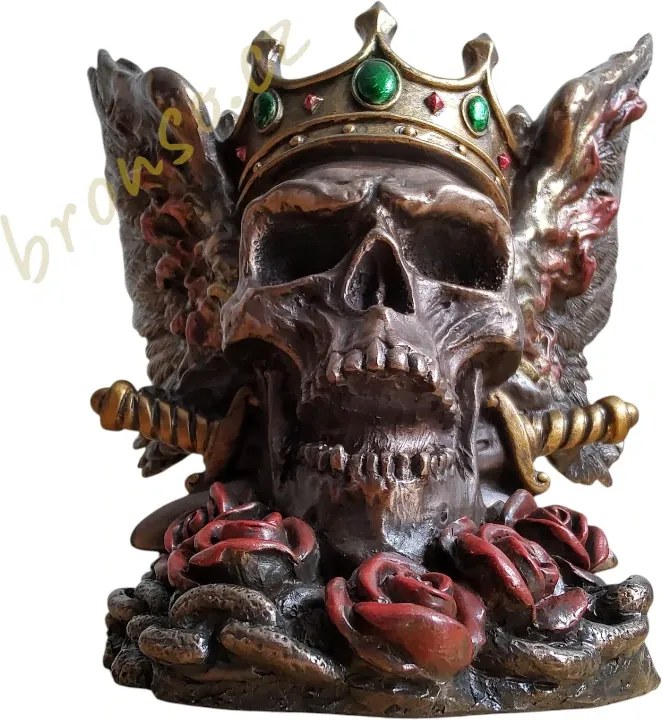 Lebka krále s korunou a křídly – gotická dark fantasy dekorace, originální dárek WU77632A4