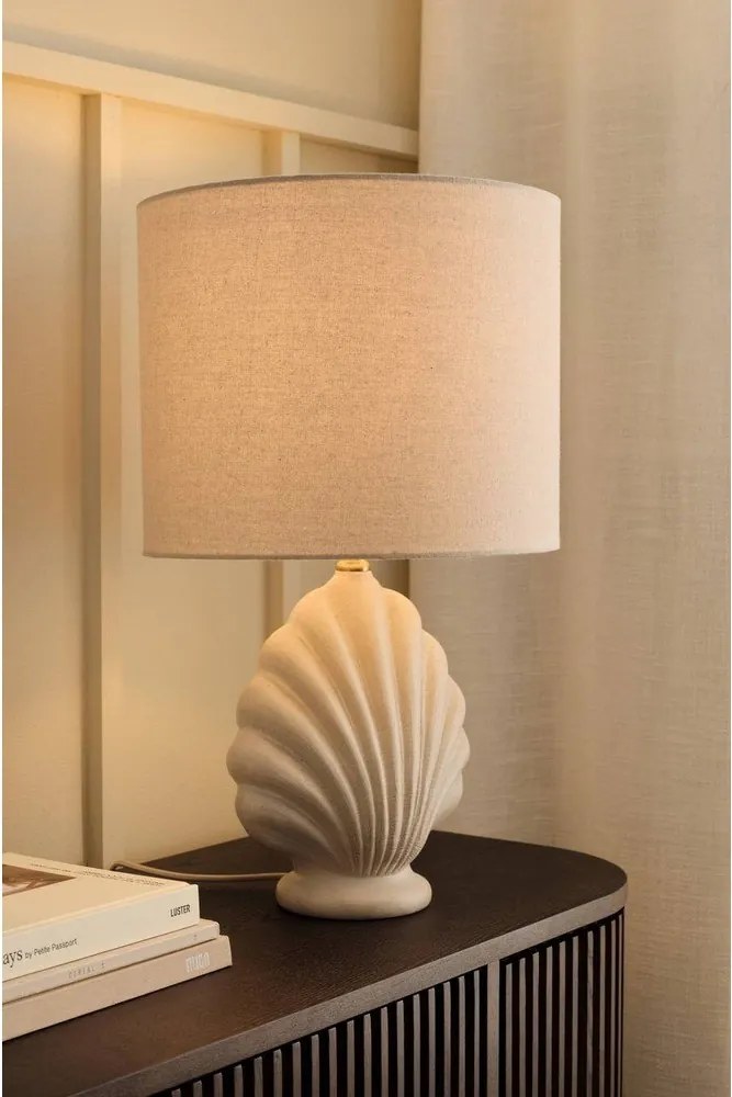 Bílá/béžová stolní lampa z polyresinu (výška 58 cm) Shelley – Ellos Home