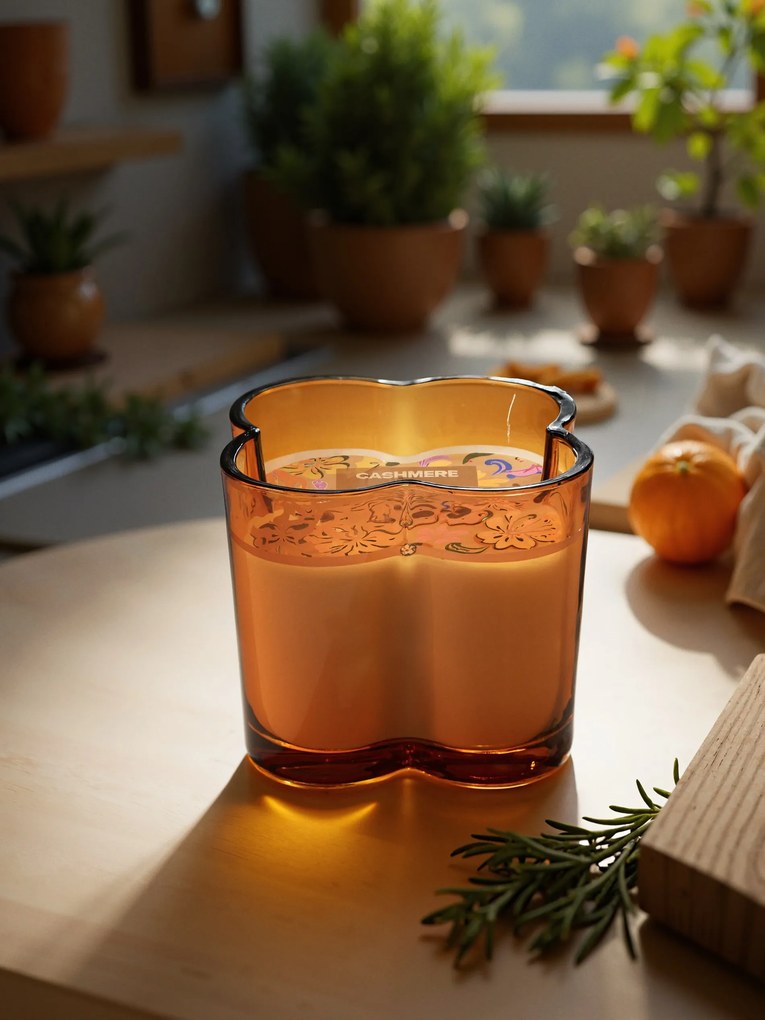 Sinsay - Vonná svíčka Cashmere Vanilla - jantarová