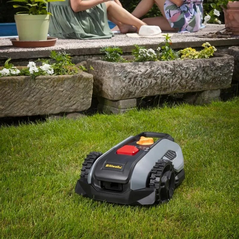 Riwall PRO RRM 500 APP - robotická akumulátorová sekačka 500 m2 s možností ovládání přes WiFi nebo Bluetooth
