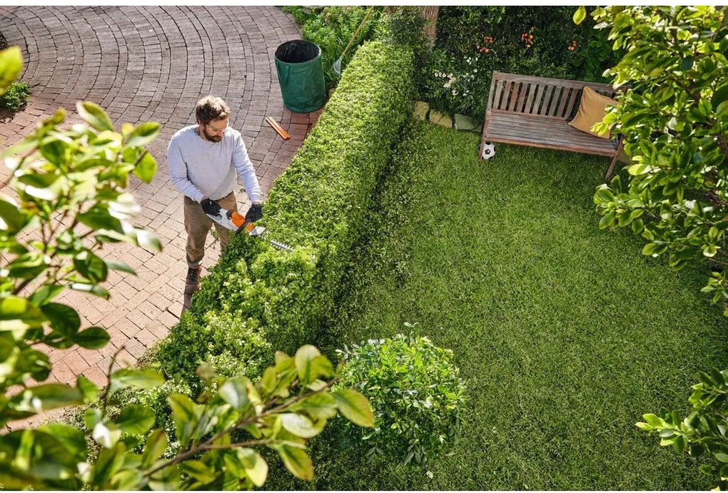 STIHL AKU nůžky na živý plot HSA 30