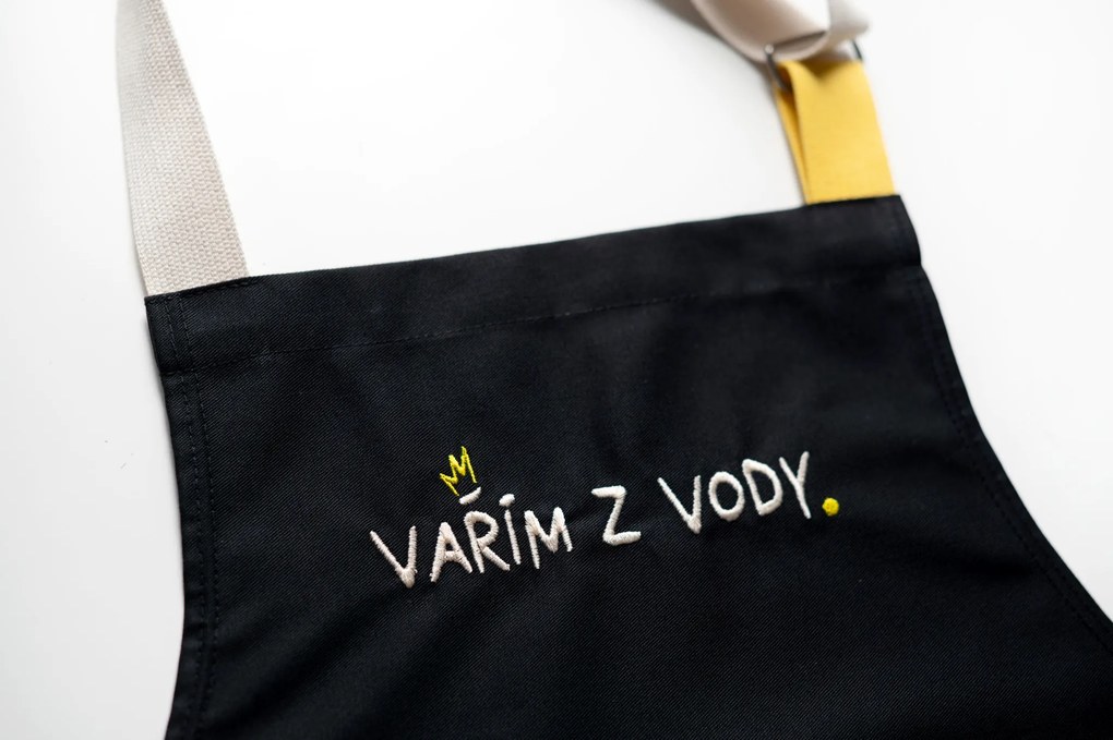 Kuchyňská zástěra s výšivkou Vařím z vody