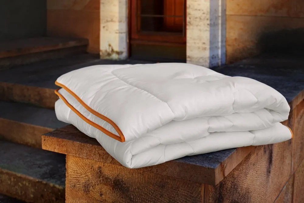 Lavinest Antibakteriální celoroční set Rozměr: celoroční set: 70x90 cm ZIP (1000 g) + 135x200 cm (300 g/m²) + náplň do polštáře ZDARMA
