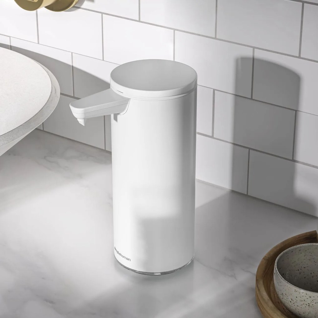 Bezdotykový dávkovač mýdla Simplehuman – 266 ml, bílá ocel, dobíjecí