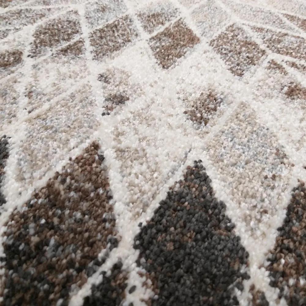Hnědý vzorovaný koberec a abstraktním motivem Šířka: 160 cm | Délka: 220 cm