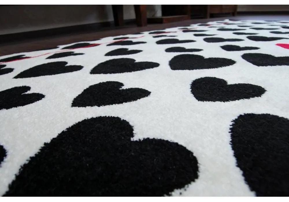 Kusový koberec Srdíčka bílý 160x220cm