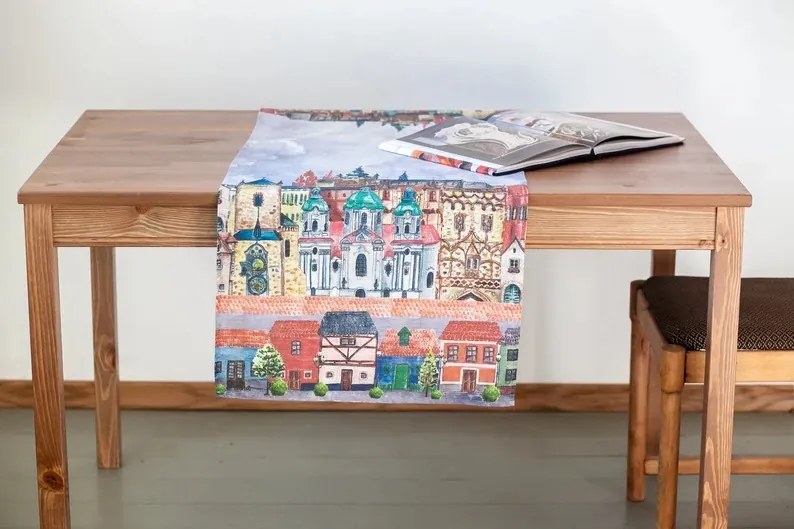 Lenbutik Běhoun na stůl Barevná Praha / Colourful Praque Rozměry ubrusů: 180x32 cm