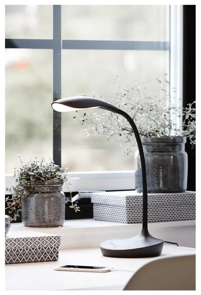Černá stolní lampička s USB portem Markslöjd Swan
