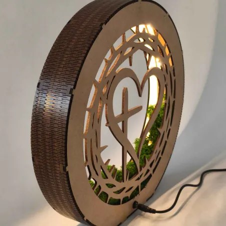 Dřevěná LED lampa Srdce s křížem a mechem | Stmívatelná I SENTOP LED0609