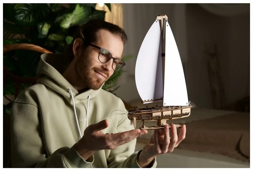 Ugears 3D dřevěné mechanické puzzle Jachta The Ocean Beauty