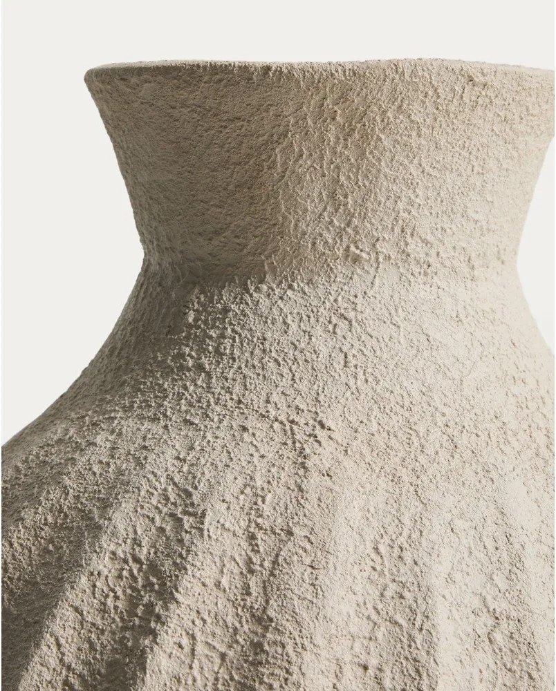 Krémová ručně vyrobená/vysoká váza z papírmaše (výška 67 cm) Arquena – Kave Home