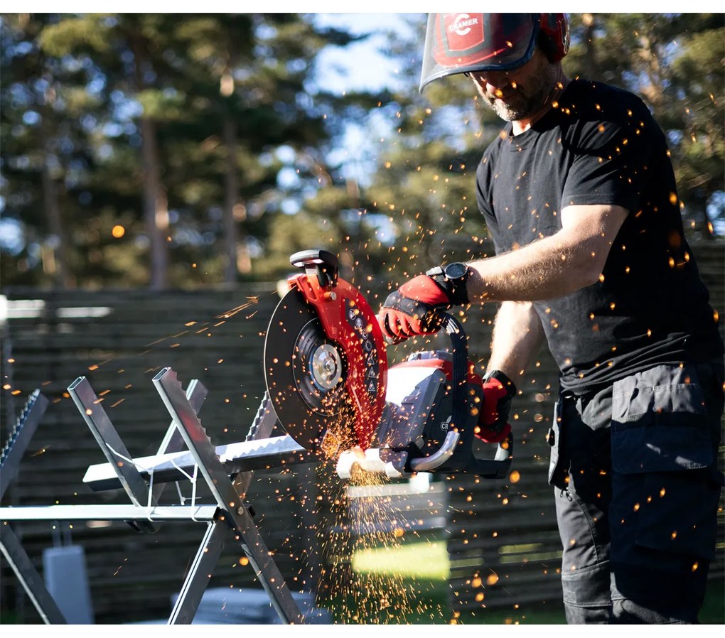 Akumulátorová rozbrušovací pila CRAMER 82PC300 (Dodáváno bez baterie a nabíječky)
