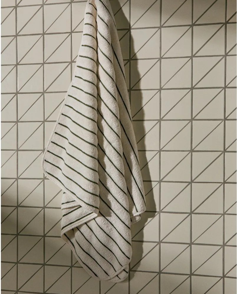 Zelená/béžová froté bavlněná osuška 70x140 cm Dorane – Kave Home