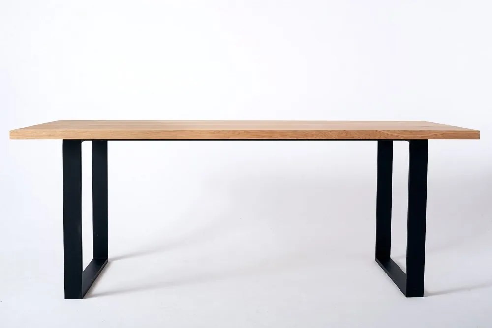Stůl Donovan z masivního dřeva Černá