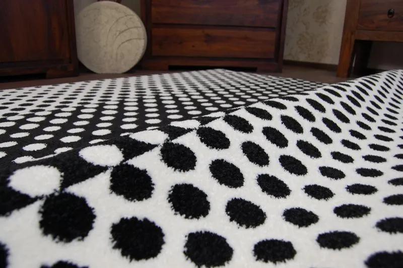 Kusový koberec SKETCH JAMES bílý / černý - tečky