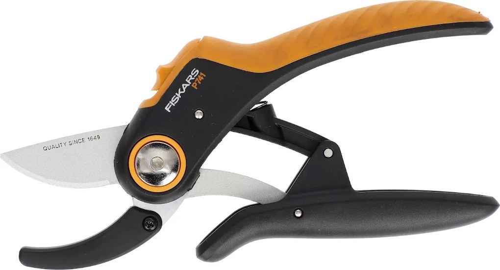 Nůžky FISKARS POWERLEVER+ P741 ruční jednosečné 1057171 10138