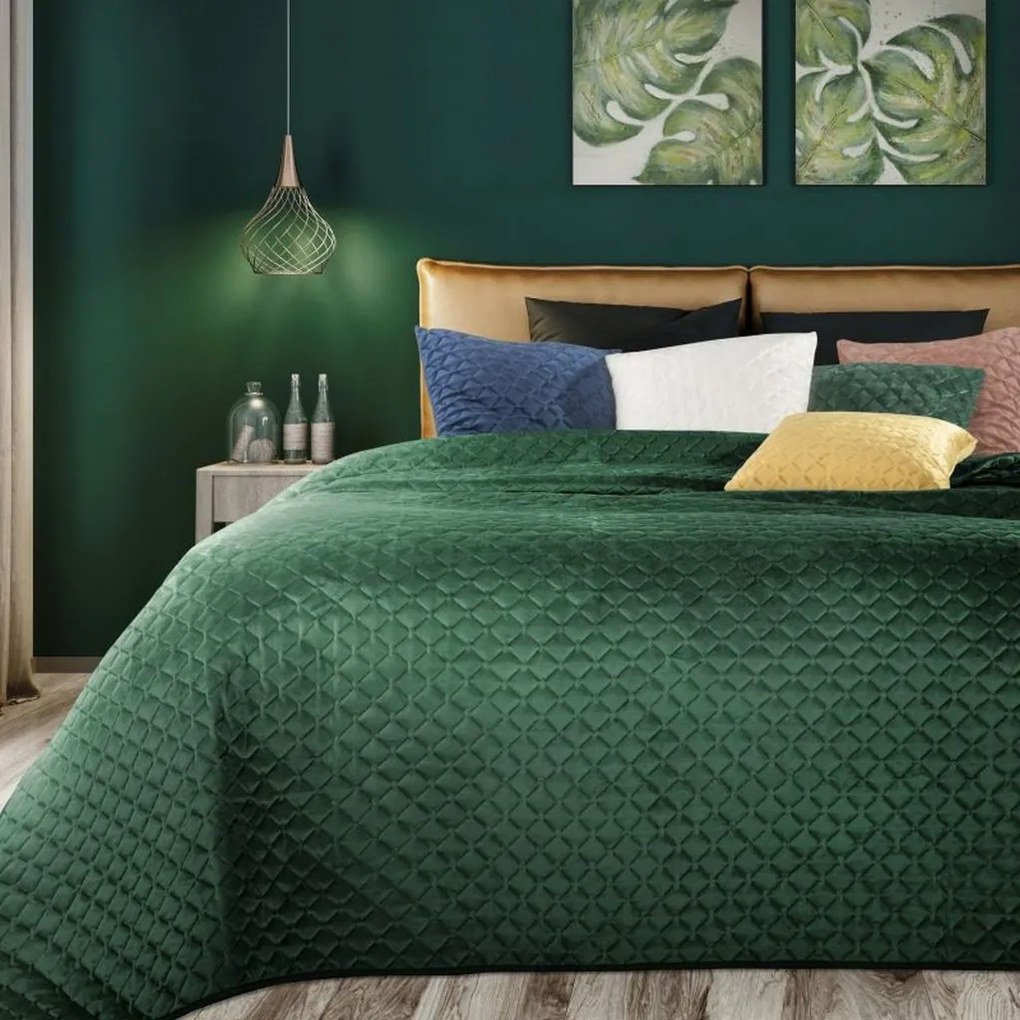 Stylový přehoz na postel tmavě zelené barvy