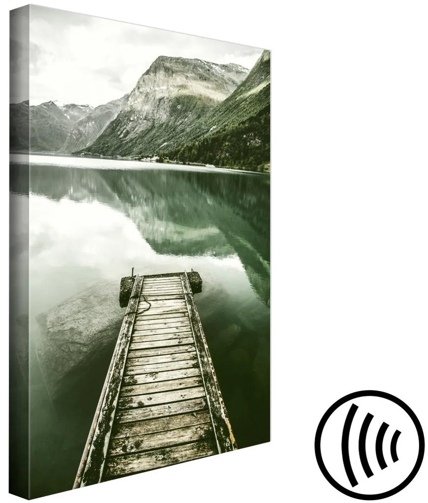 Obraz Ticho (1-dílný) svislý - krajinářský pohled s dřevěným mostem