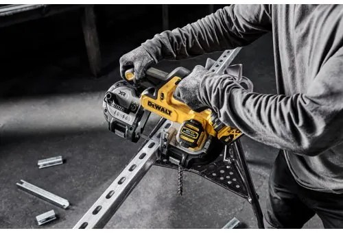 Aku pásová pila 18V bez aku DeWALT DCS378N