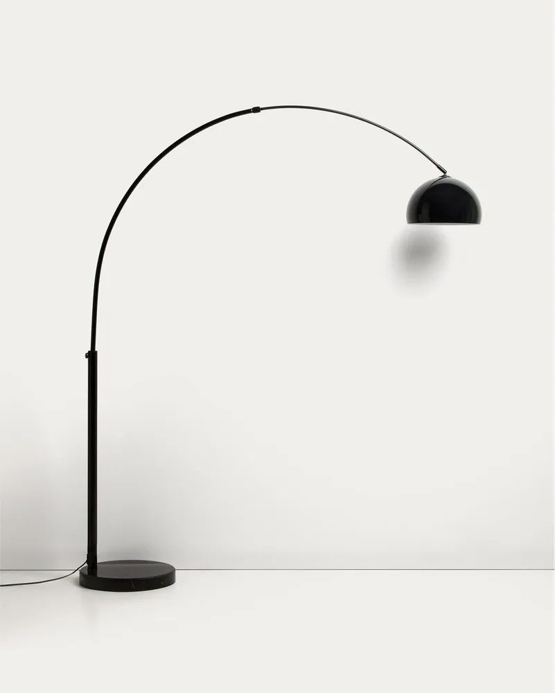 Černá stojací lampa s kovovým stínidlem (výška 160 cm) Madali – Kave Home
