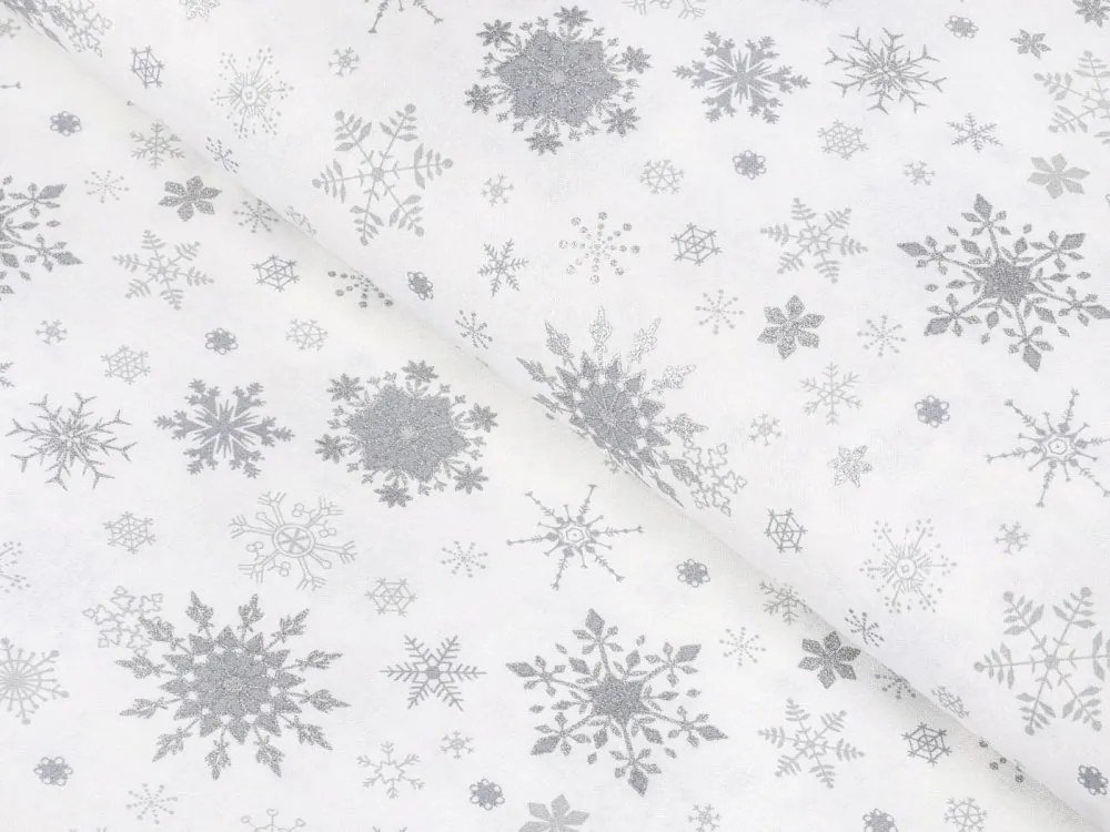 Biante Vánoční bavlněný běhoun na stůl Sandra SA-116 Stříbrné sněhové vločky na bílém 35x160 cm