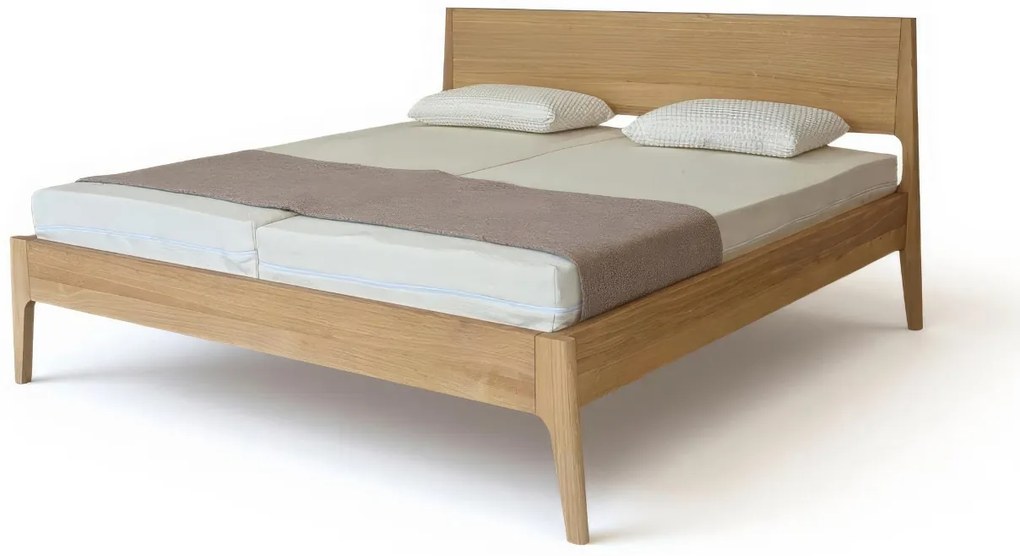 Designová postel Postelia ADRIA Buk jádrový 180x200cm - dřevěná postel z masivu o šíři 4 cm