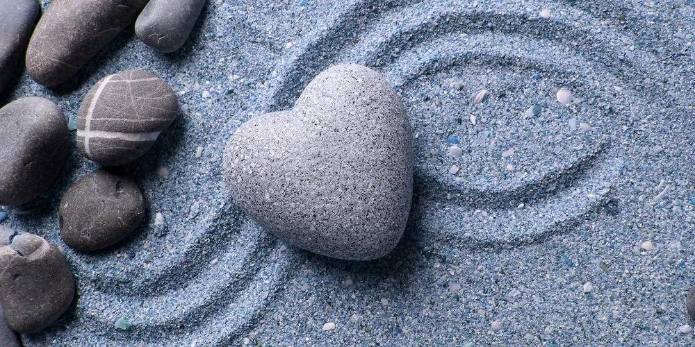 Obraz srdce z kamene na písečném pozadí Varianta: 100x50