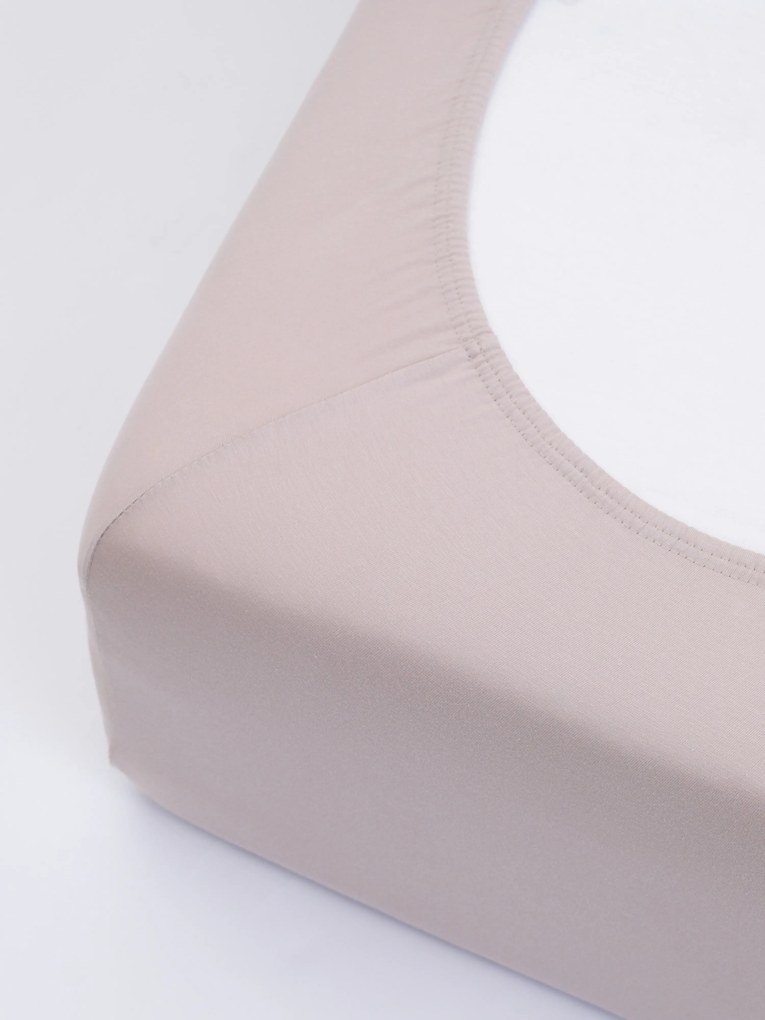 MK Lůžkoviny Jersey prostěradlo do postýlky s elastanem 70 × 140 cm – cappuccino
