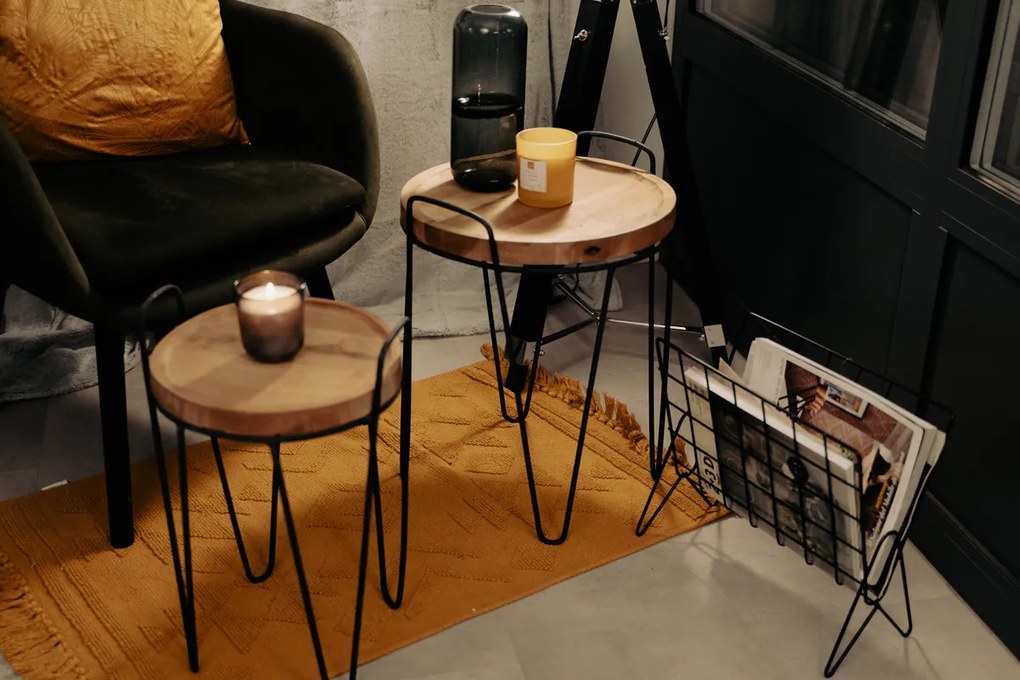 Kovový koš na časopisy