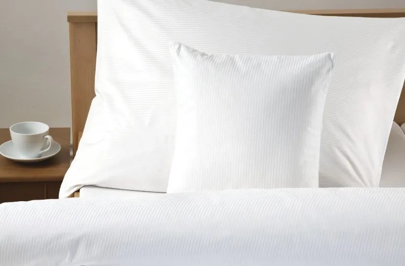 Hotelové povlečení atlas grádl bílé - proužek 2 mm špinavé