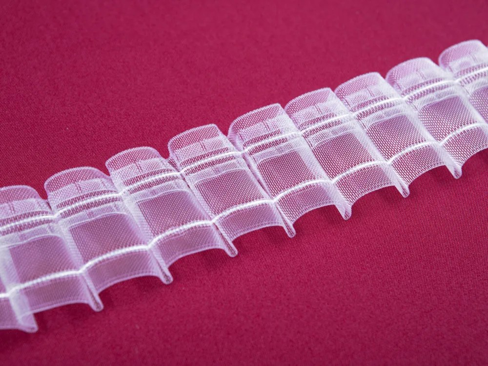 Biante Bavlněný závěs Sandra SA-396 Hnědo-béžové konfety na bílém 150x210 cm