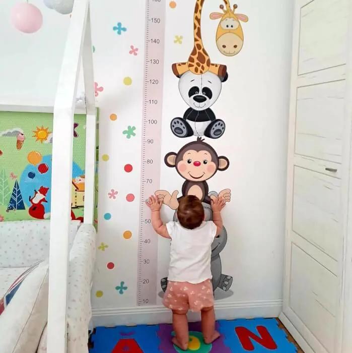 INSPIO Samolepky na zeď pro holčičky - Růžový dětský metr s veselými zvířatky (180 cm)