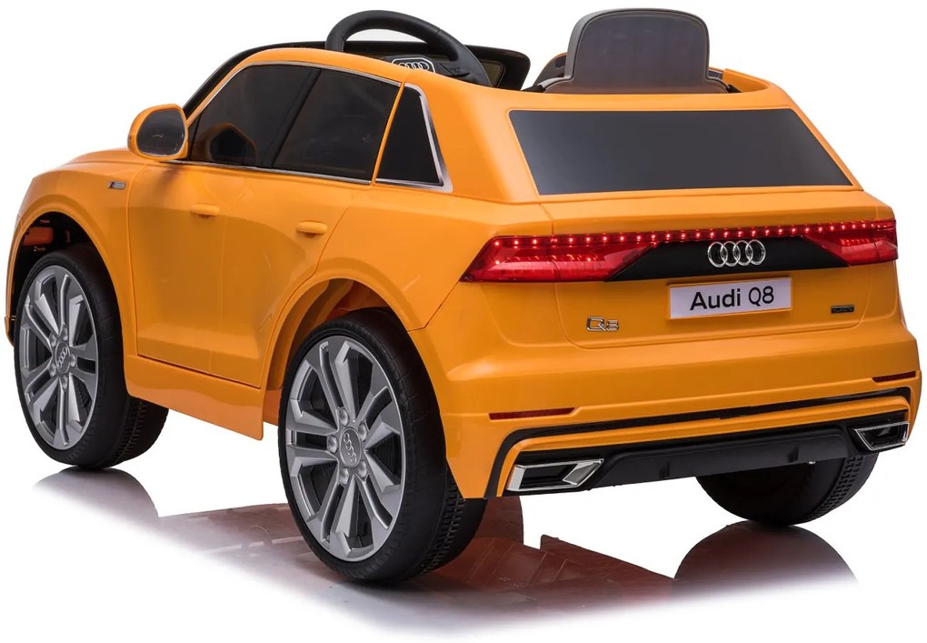 Dětské elektrické autíčko s dálkovým ovládáním BestBerg BBCC-70O – Audi Q8 / nosnost 30 kg / Li-Ion baterie / oranžová