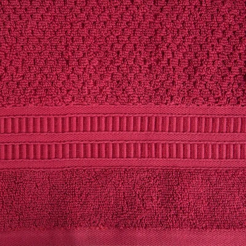 Bavlněný červený ručník ROSITA s rýžovou strukturou a žakárovou bordurou s geometrickým vzorem Rozměr: 50 x 90 cm