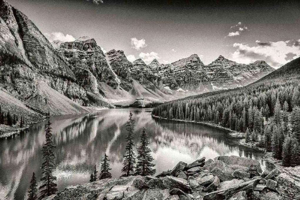 DIMEX | Samolepicí vliesová fototapeta na zeď Jezero Rocky Mountains MA-5-3064 | 375 x 250 cm | bílá, černá