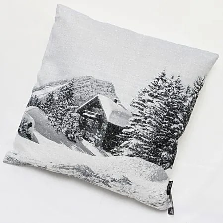 Polštář se zimním motivem krajiny s chalupou Norway cushion