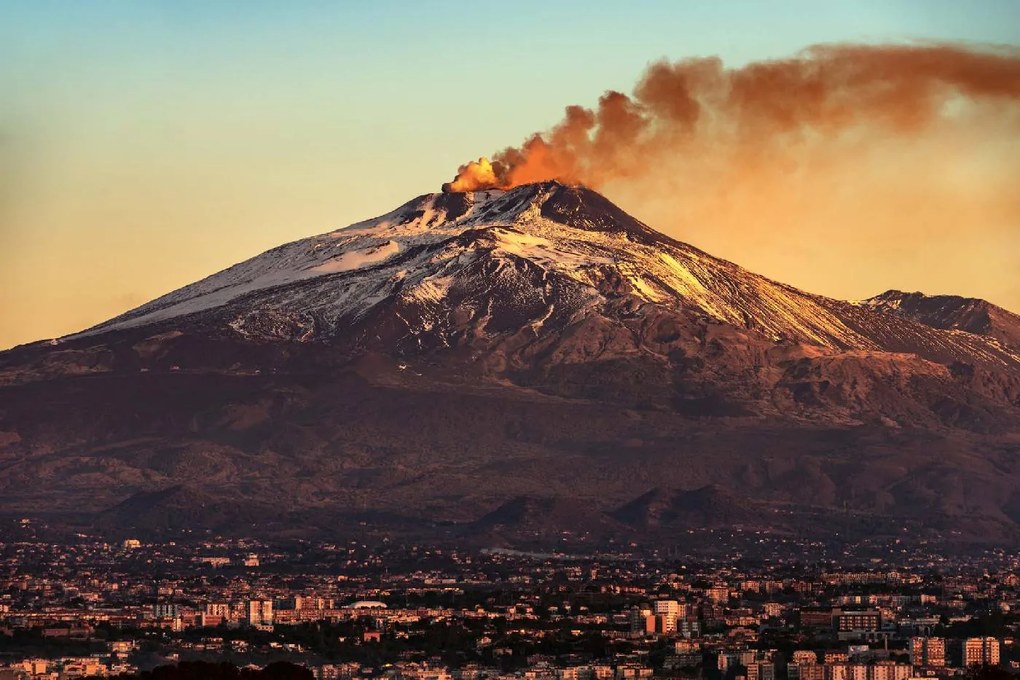 DIMEX | Vliesová fototapeta Sopka Etna MS-5-1923 | 375 x 250 cm| modrá, bílá, žlutá, hnědá